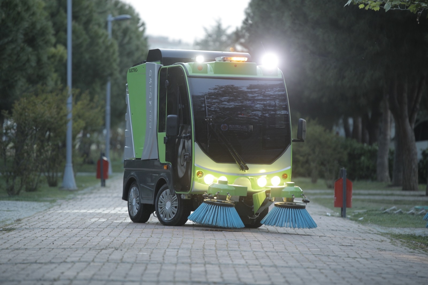 Üstünel Cleaning Machines | City Sweeping Machine